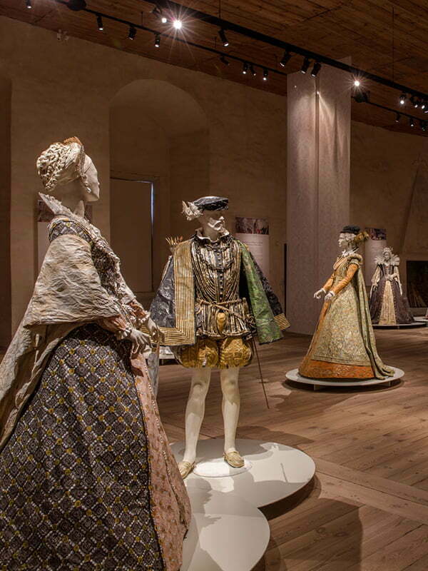 Fashion of the Medici – a world exhibition of paper - Kalmar Slott